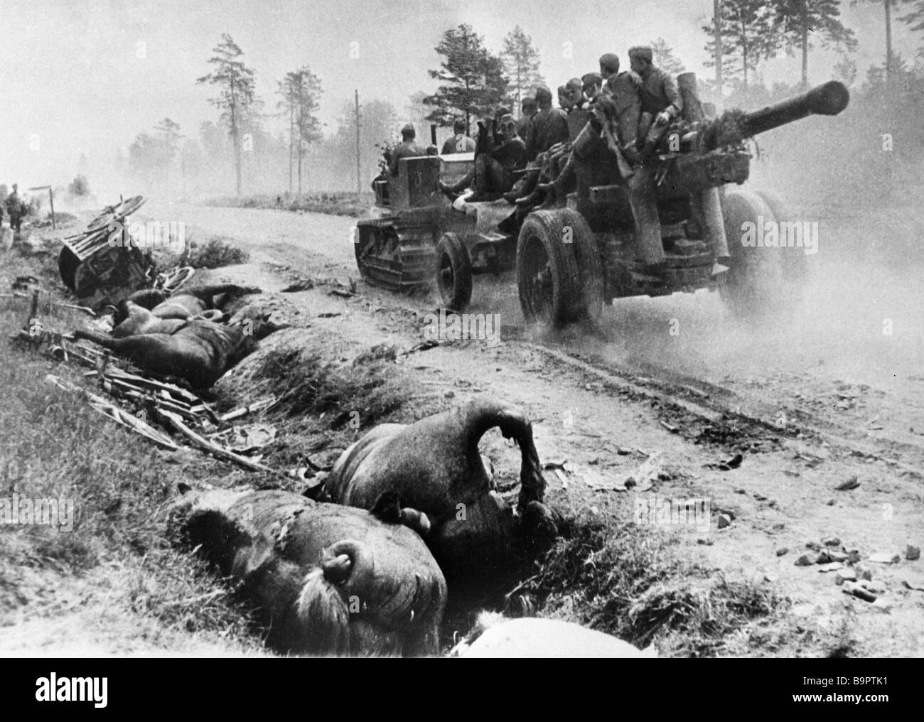 Soviet artillerymen moving westwards along Byelorussian roads Stock ...