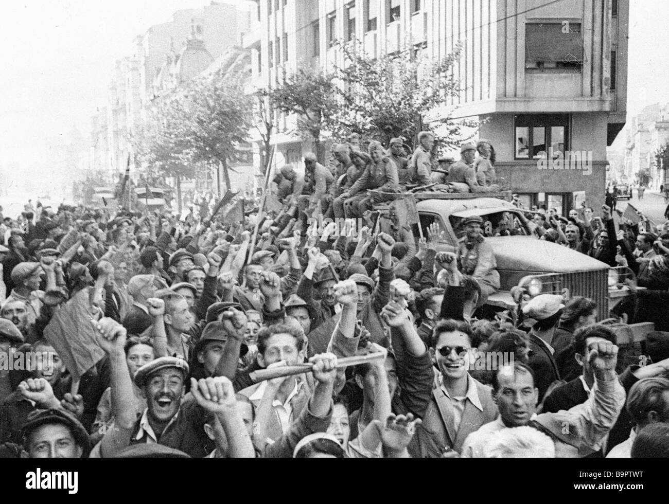 Bucharest residents welcome Soviet forces Stock Photo - Alamy