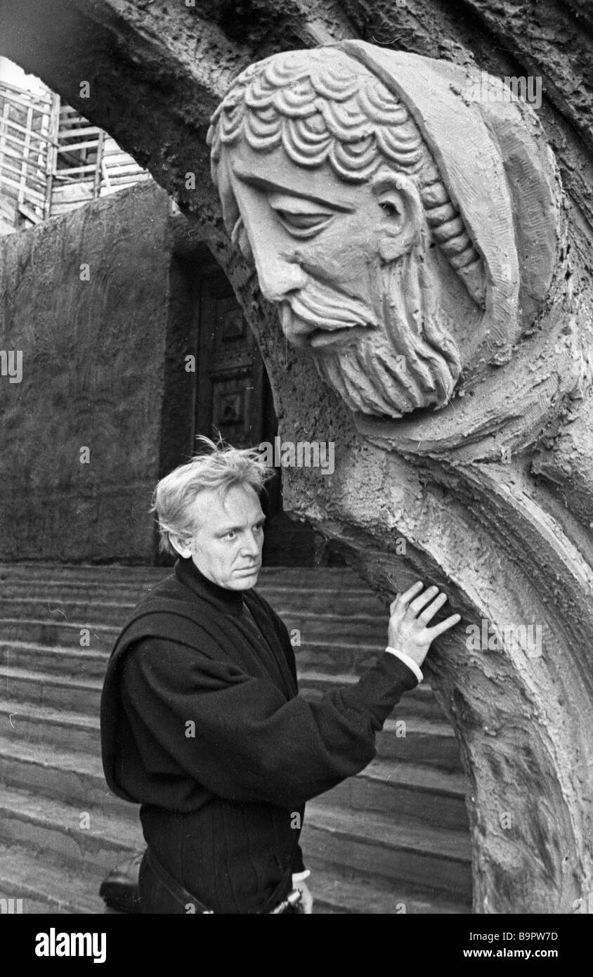 Actor Innokenty Smoktunovsky as Hamlet in film Hamlet Stock Photo - Alamy