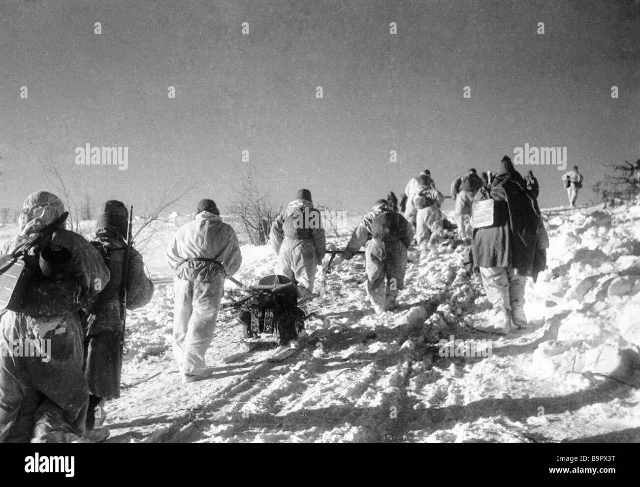 Soviet machine gunners going to a new firing position The 2nd baltic ...