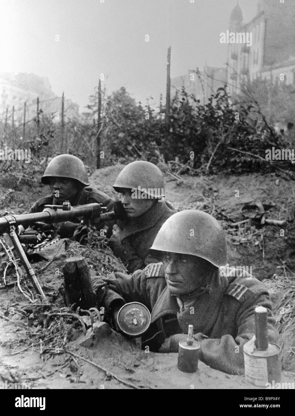Soldiers aiming at the enemy from a trench Stock Photo - Alamy