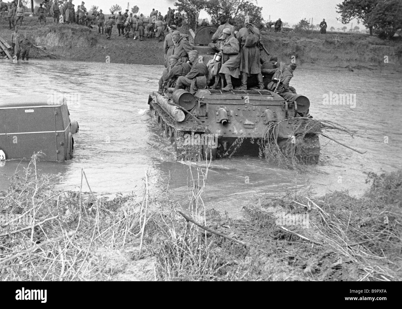 Soviet troops crossing a river The 3rd Ukraiian Front Stock Photo - Alamy