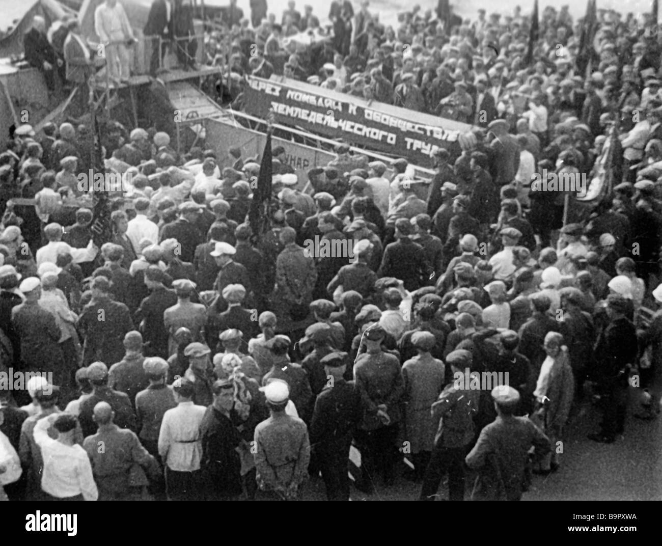 Ukrainians welcome a harvester made by Zaporozhye Kommunar plant Stock ...