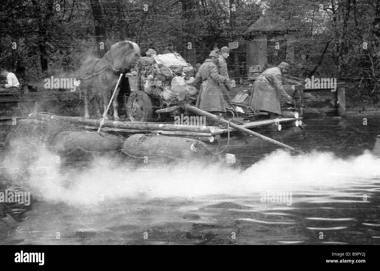Soviet soldiers crossing the Spree River Stock Photo - Alamy