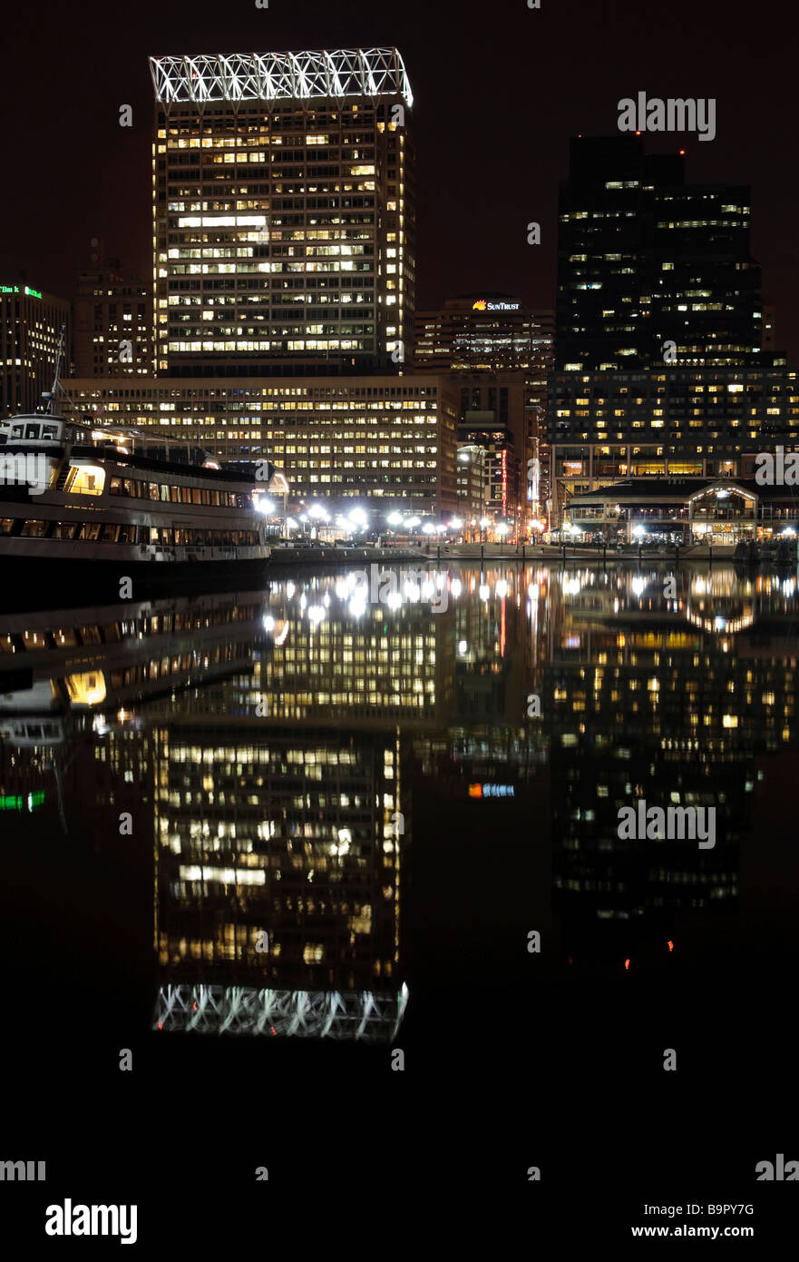 Inner Harbor Reflections in the Chesapeake Bay at night, Baltimore ...