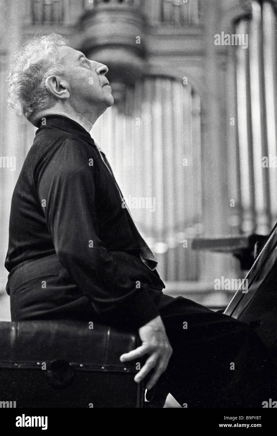 American piano player Arthur Rubinstein in the Moscow Conservatoire ...