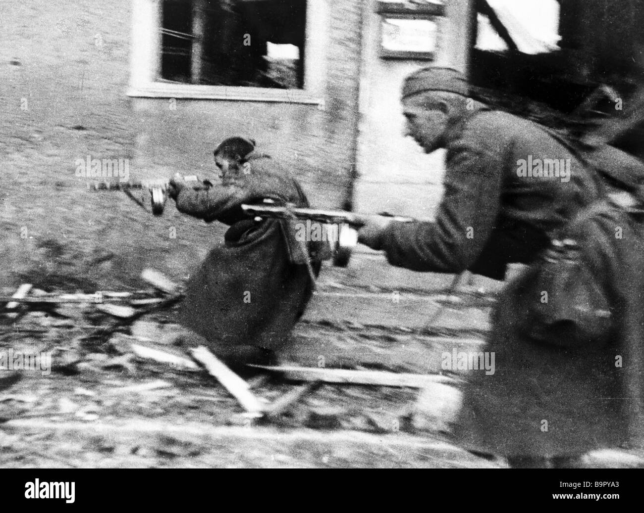 Soviet troops fighting in the streets of Schirwindt Stock Photo - Alamy