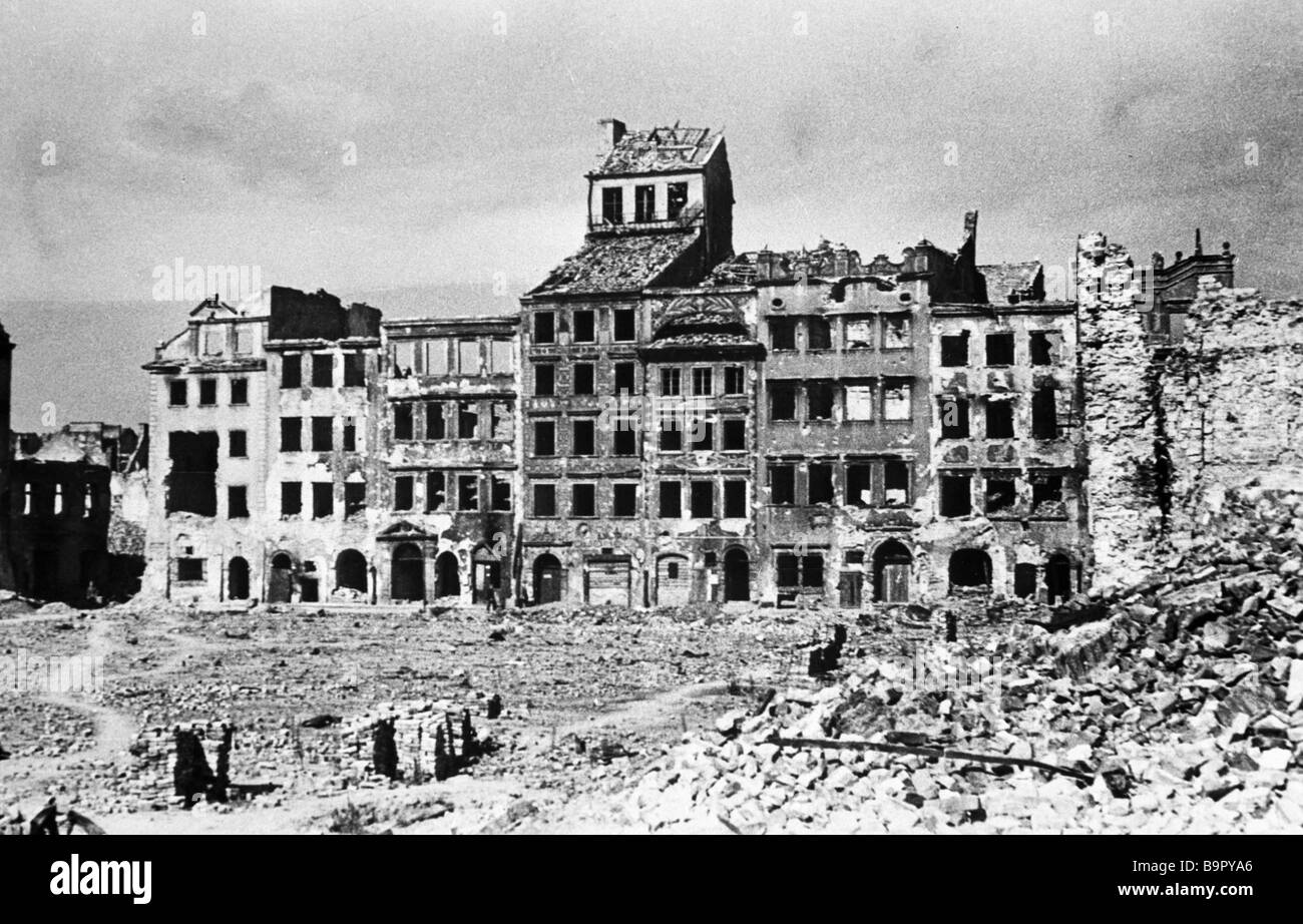 A Warsaw street during World War II Stock Photo - Alamy
