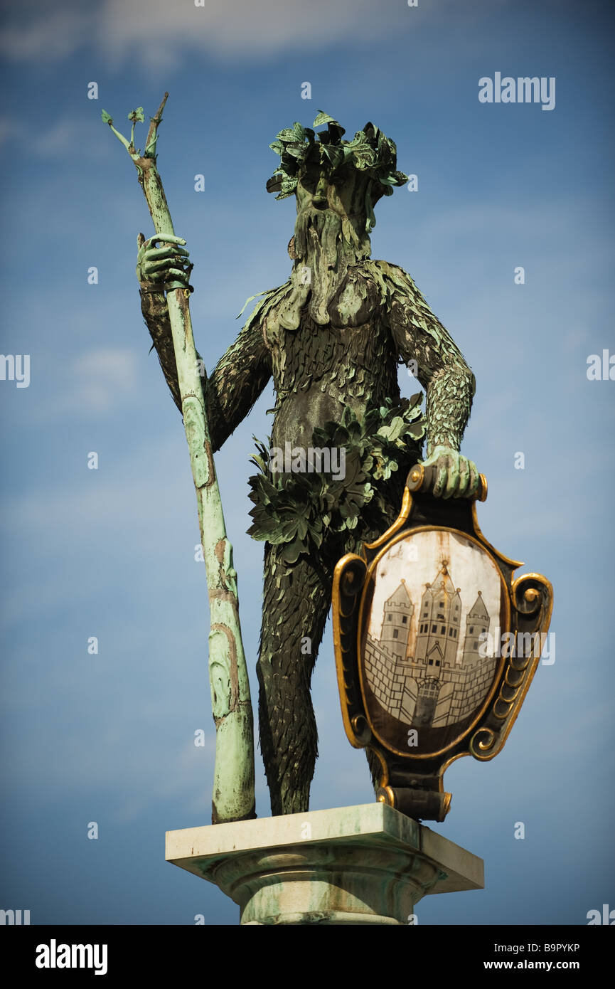 The green man statue hi-res stock photography and images - Alamy