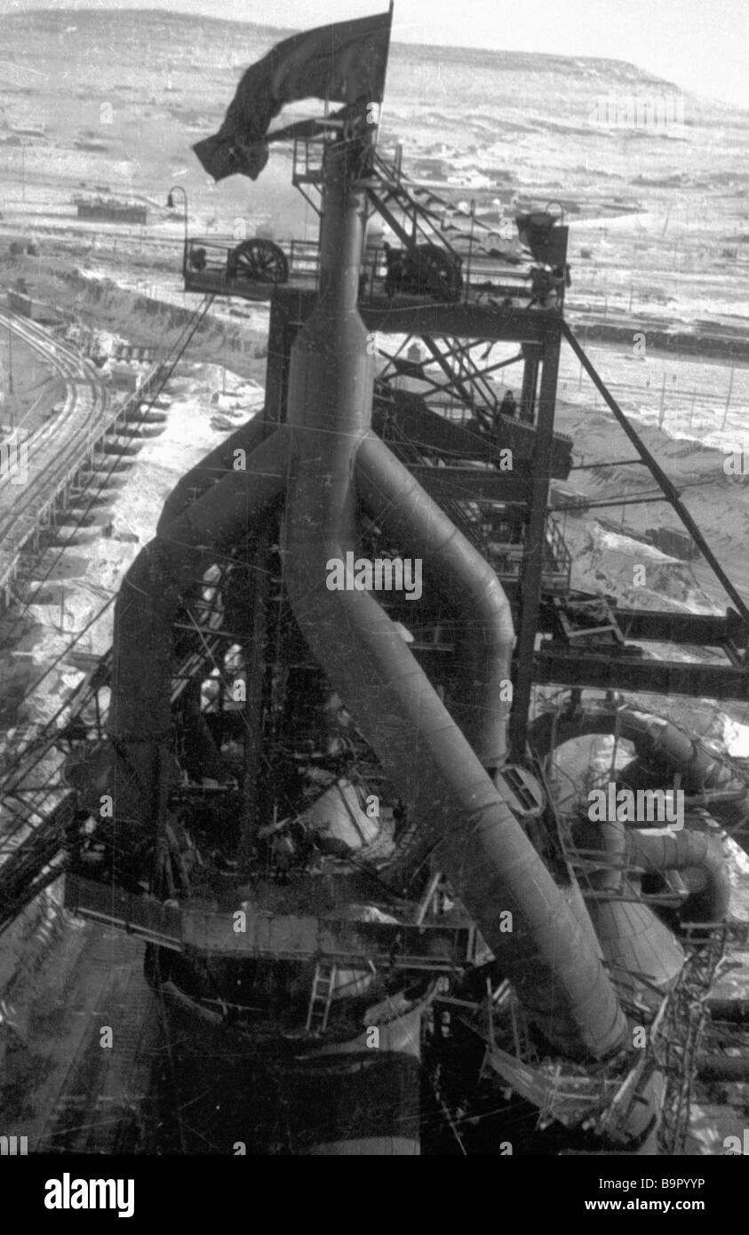 Assembling first blast furnace of Magnitogorsk iron and steel works ...