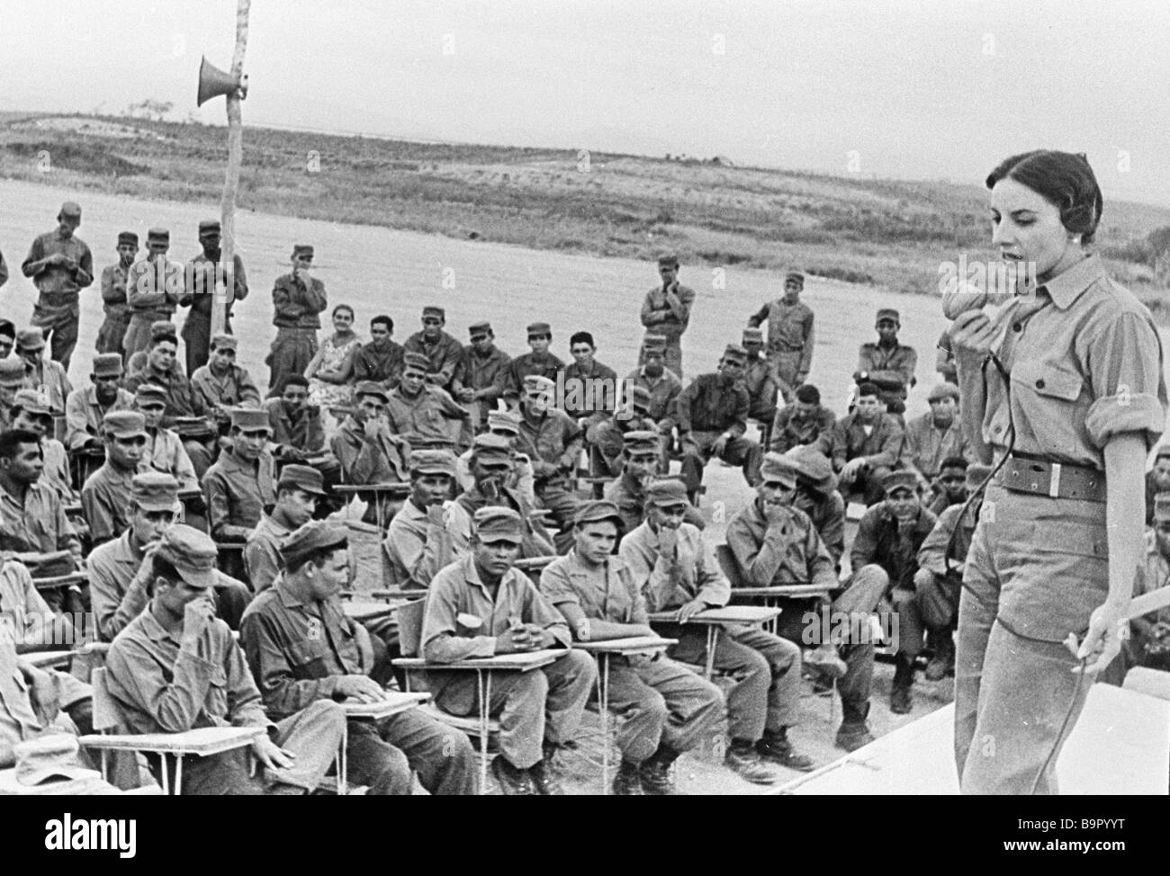 Alisia Alonso first dancer of Cuba speaking with border guards before ...
