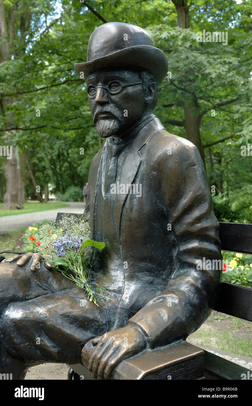 statue of Boleslaw Prus, Spa in Naleczow, Poland Stock Photo - Alamy