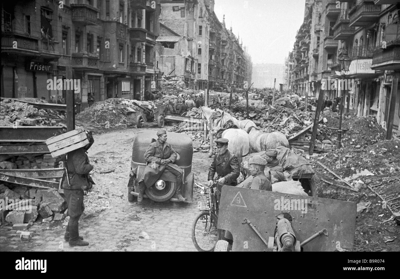 Soldiers near piles of rubbish in Berlin Stock Photo - Alamy