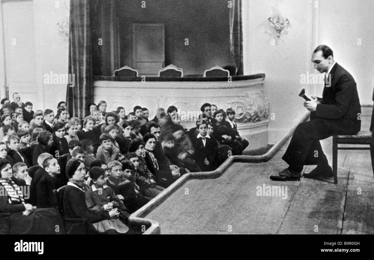 Virtuoso balalaika player Nikolai Osipov performing Stock Photo - Alamy