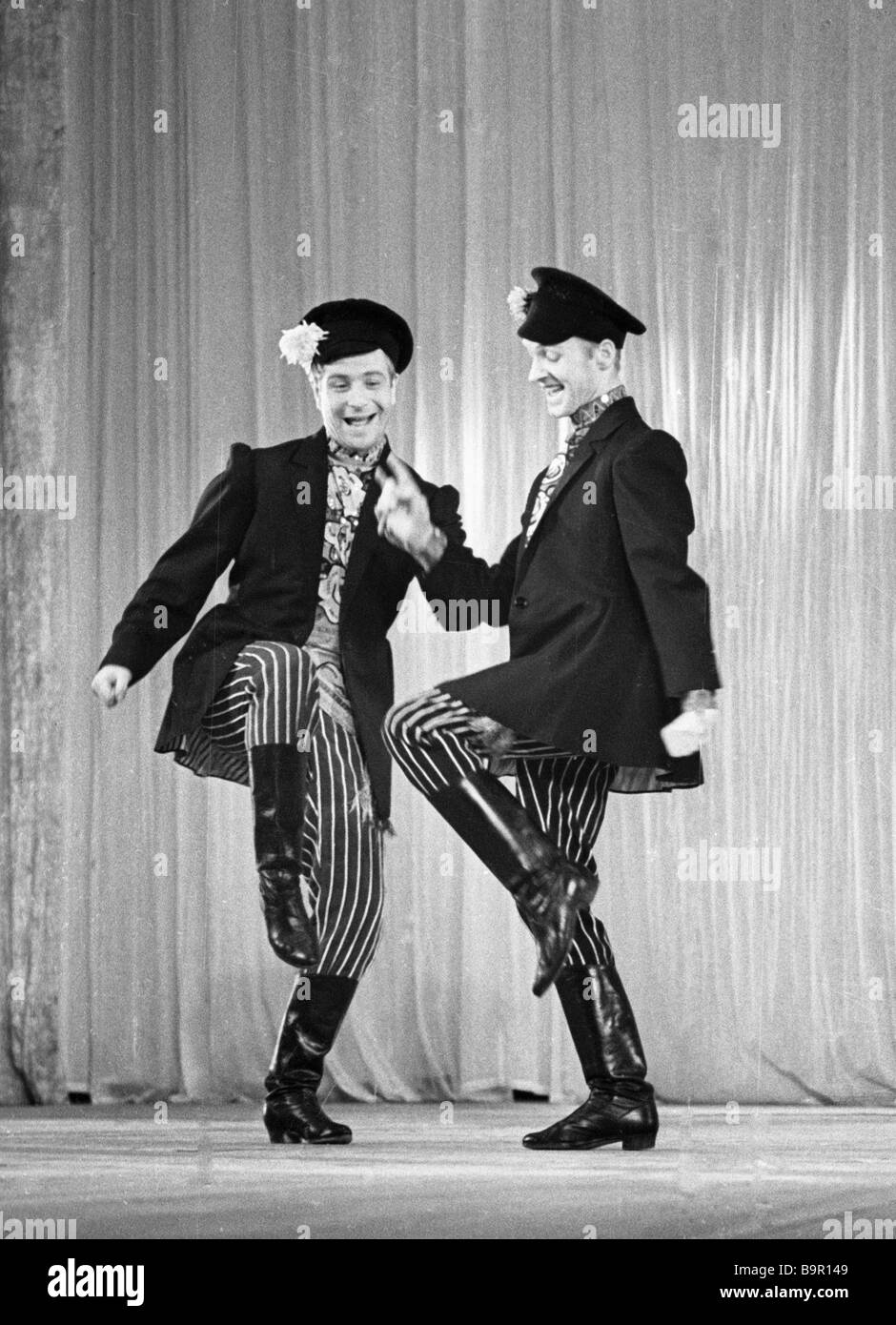 Variety actors performing the Dandy dance Stock Photo - Alamy