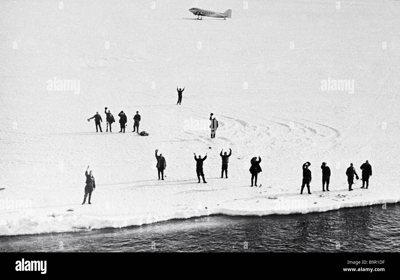 Soviet polar explorers see off the liner Estonia headed for the Soviet ...