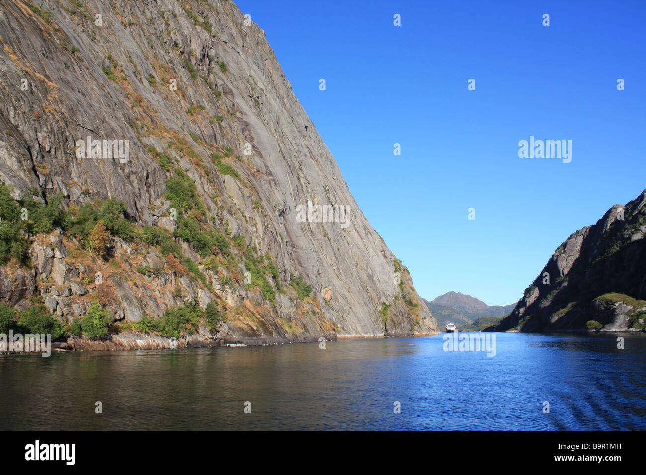 Lofoten fjord hi-res stock photography and images - Alamy
