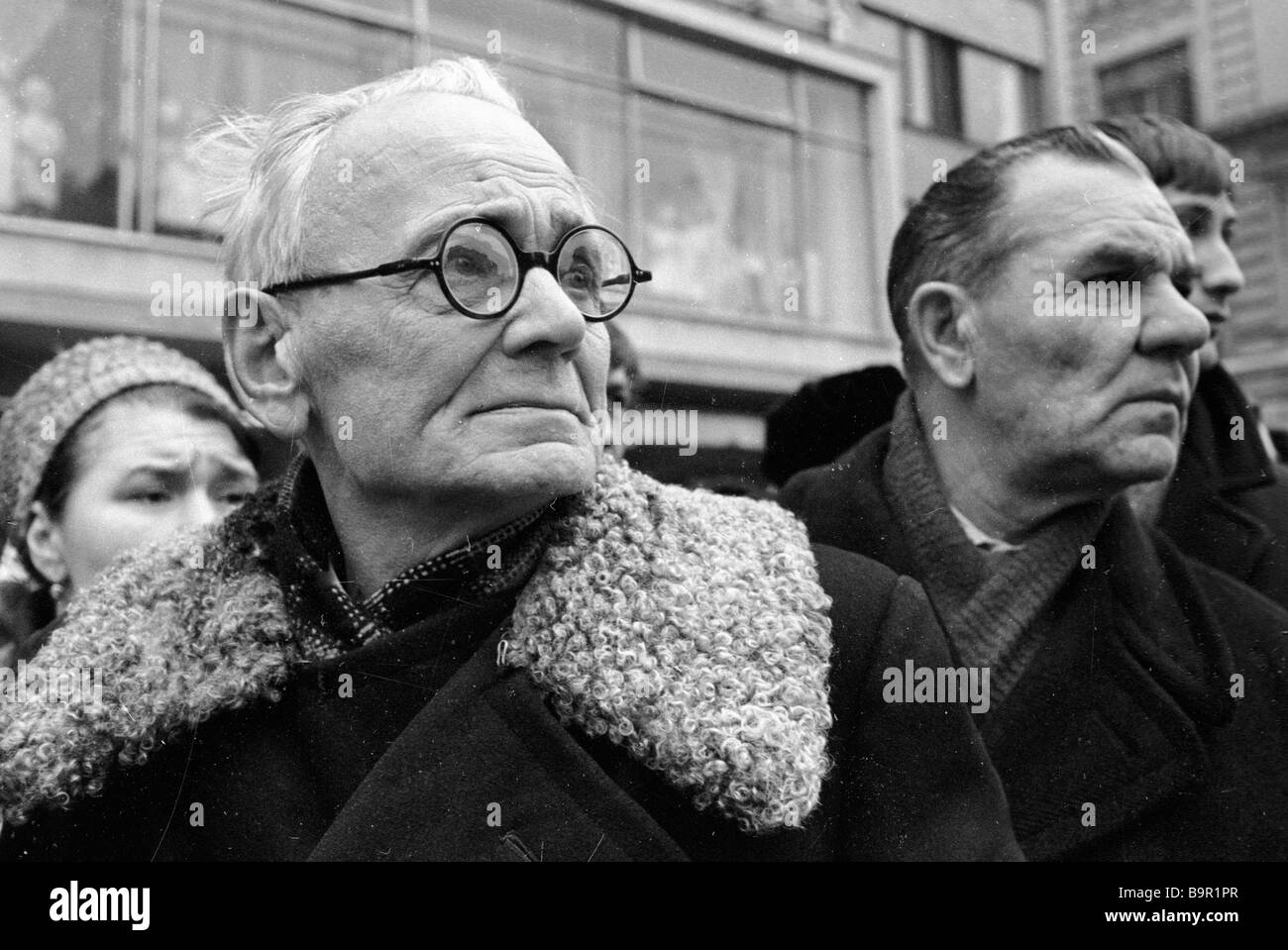 Muscovites during the mourning ceremony of burying the Unknown Soldier ...