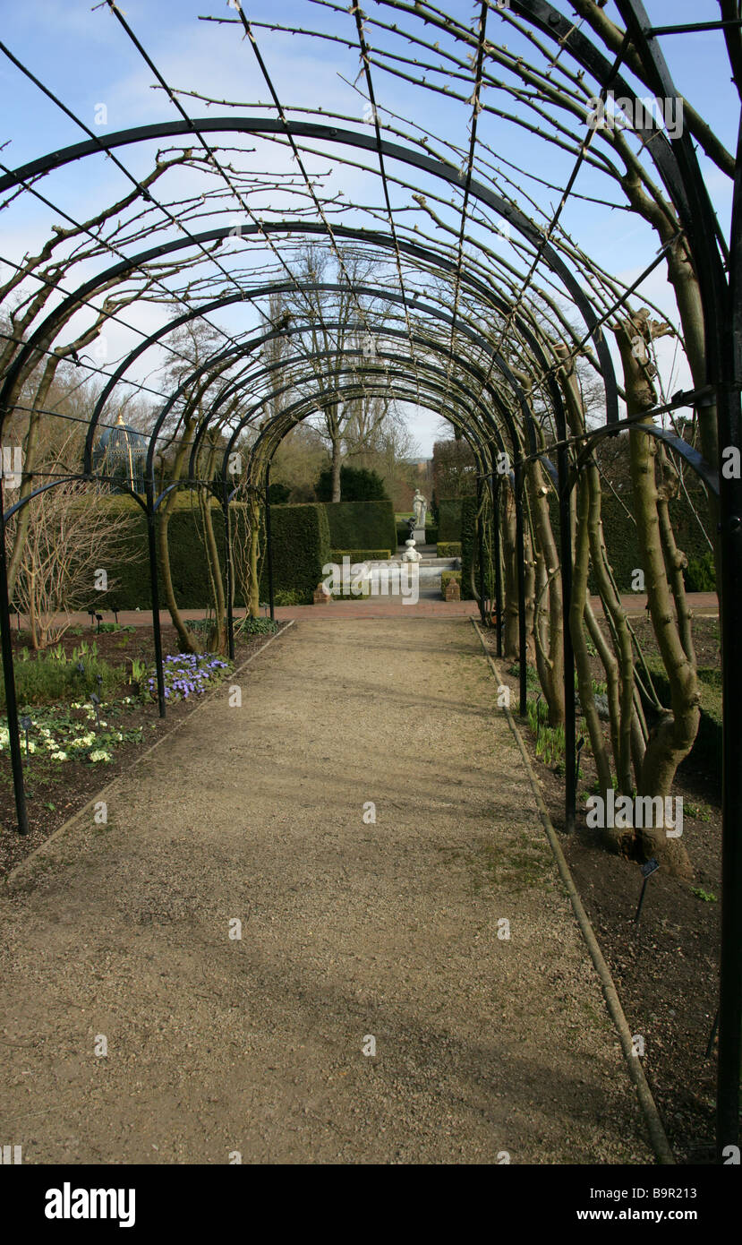 Queen's Garden, Kew Palace, Royal Botanical Gardens, Kew, West London ...