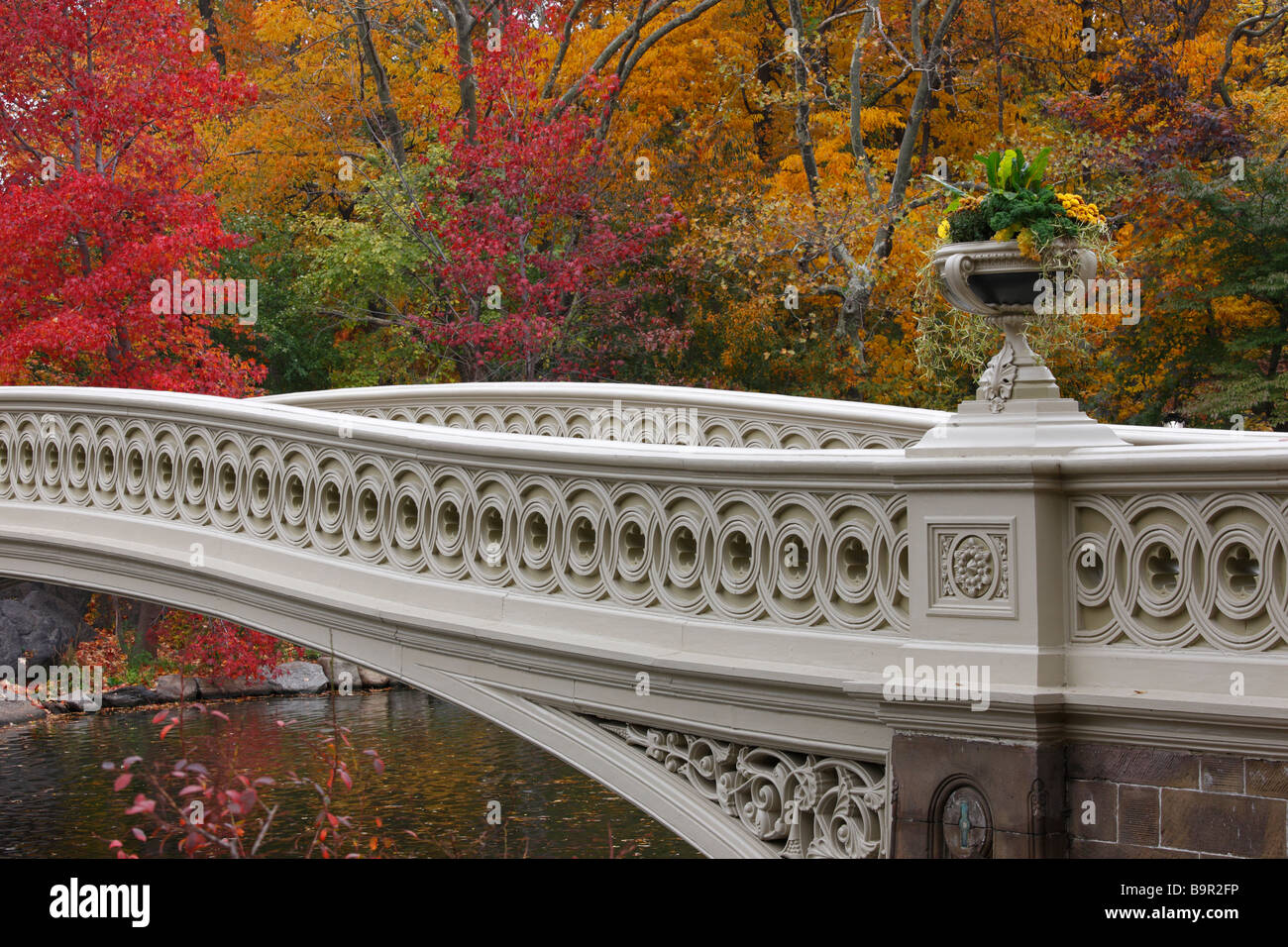 Bow Bridge in Central Park New York on an autumn day Stock Photo - Alamy