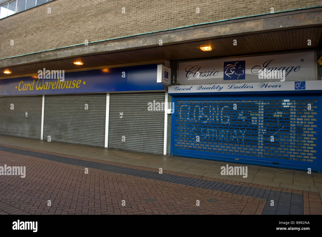 Shops empty closed hi-res stock photography and images - Alamy