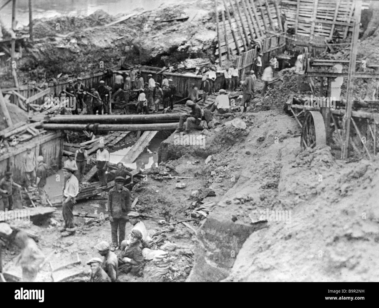 Construction of a pumping station of the machine building plant in ...