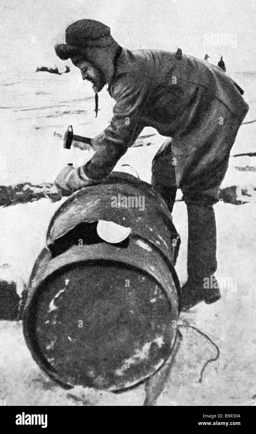 Chelyuskin steamship expedition member tried to make a heater out of a ...