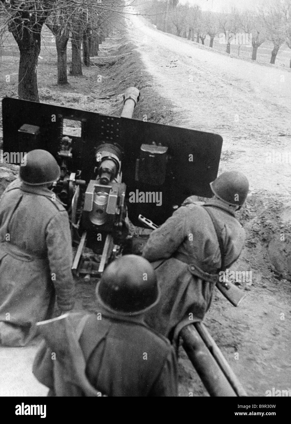 The anit tank team under Senior Sergeant Yeremenko s command in ambush ...