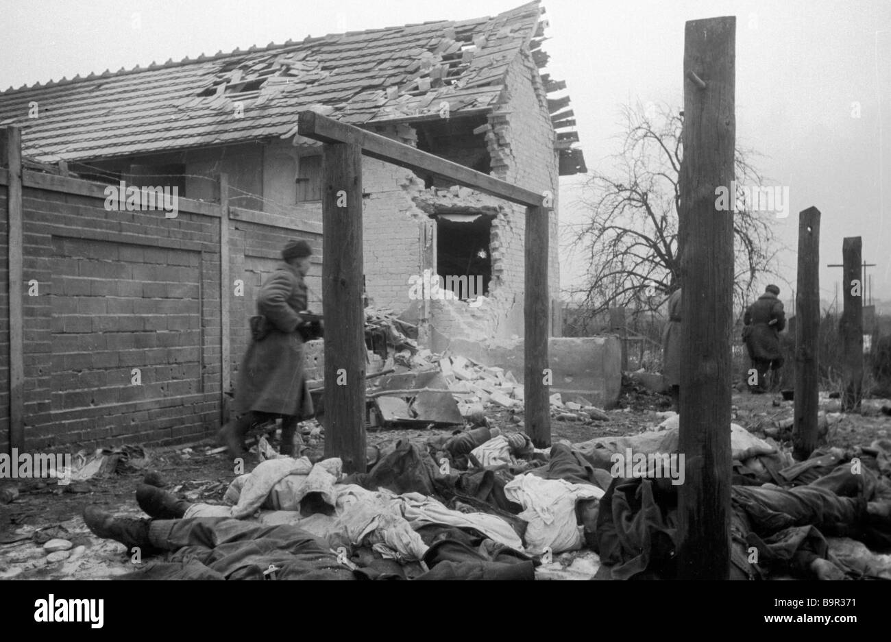 Soviet soldiers fighting in a village Stock Photo - Alamy