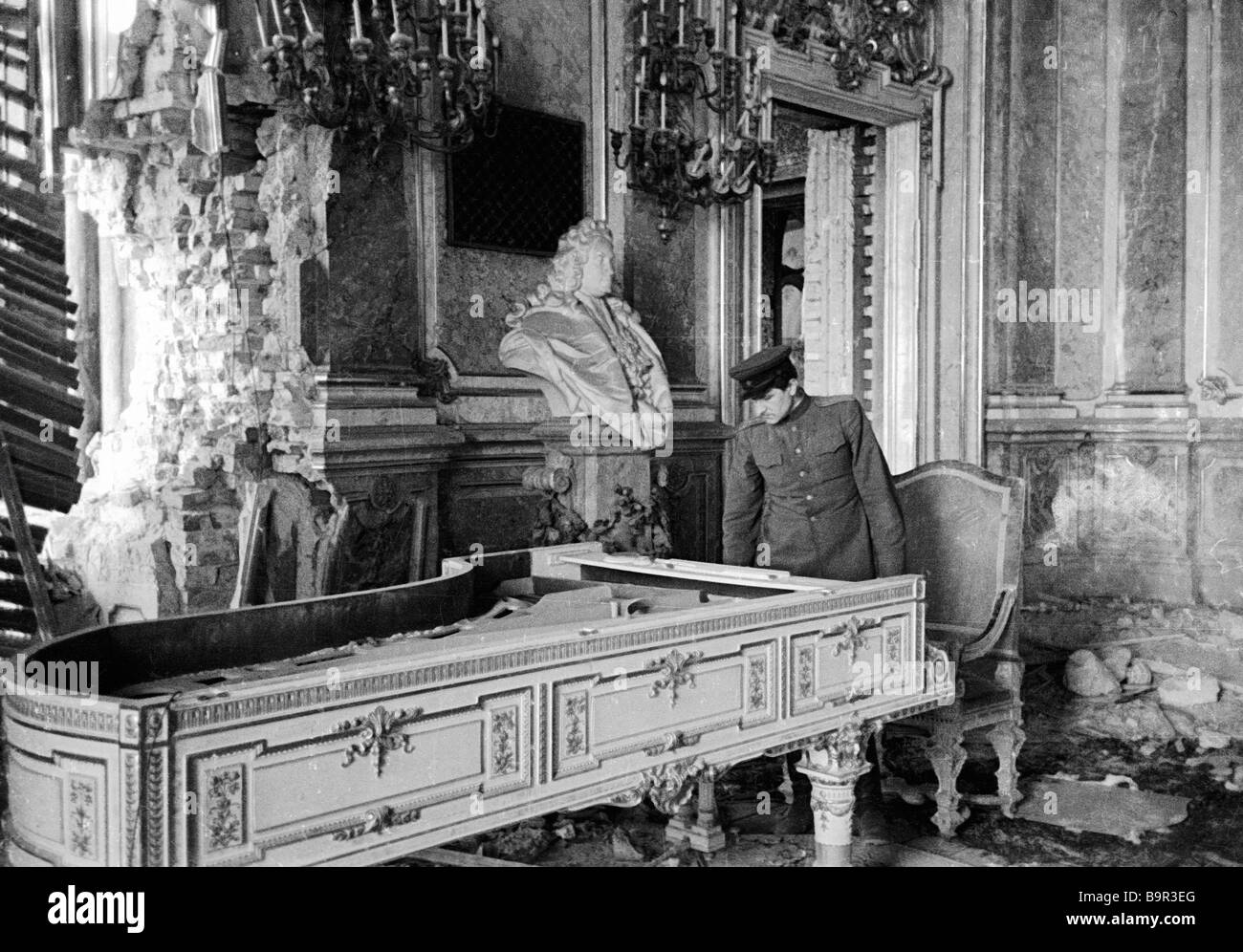 Royal Palace destroyed during WWII in Budapest Stock Photo - Alamy