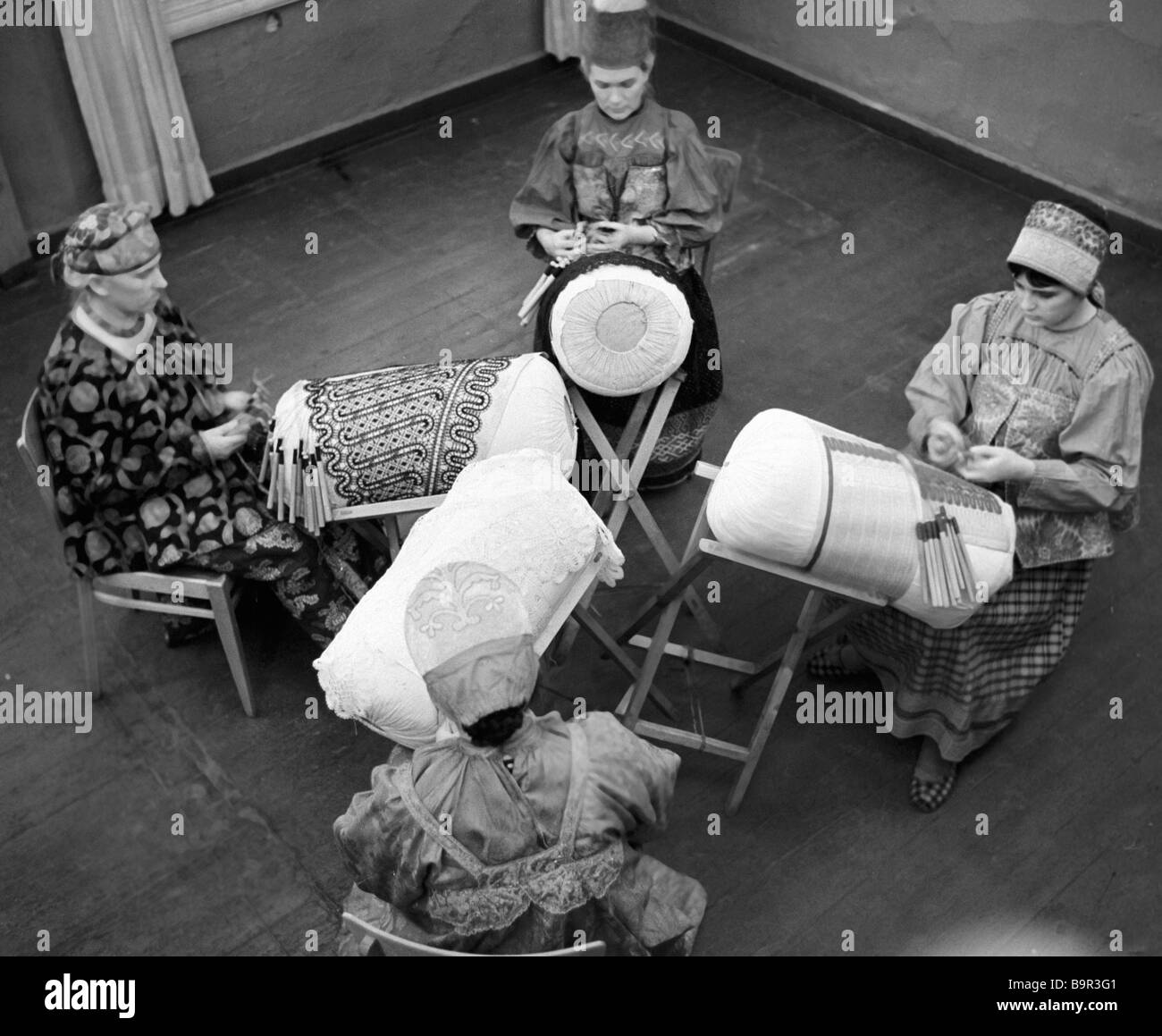 Making bone lace at the Vologda lace factory Snezhinka Stock Photo - Alamy