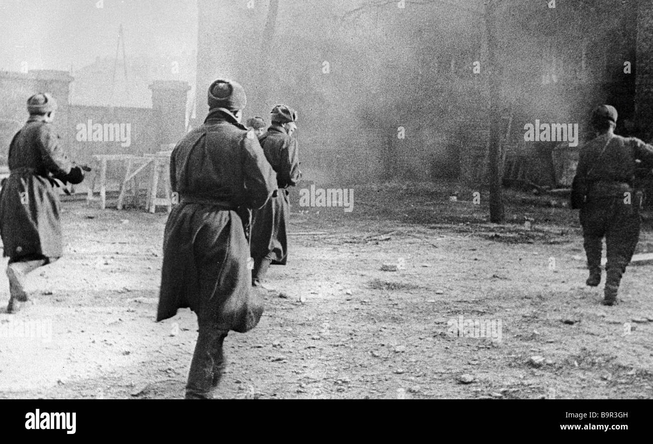Soviet soldiers fighting in Budapest environs Stock Photo - Alamy