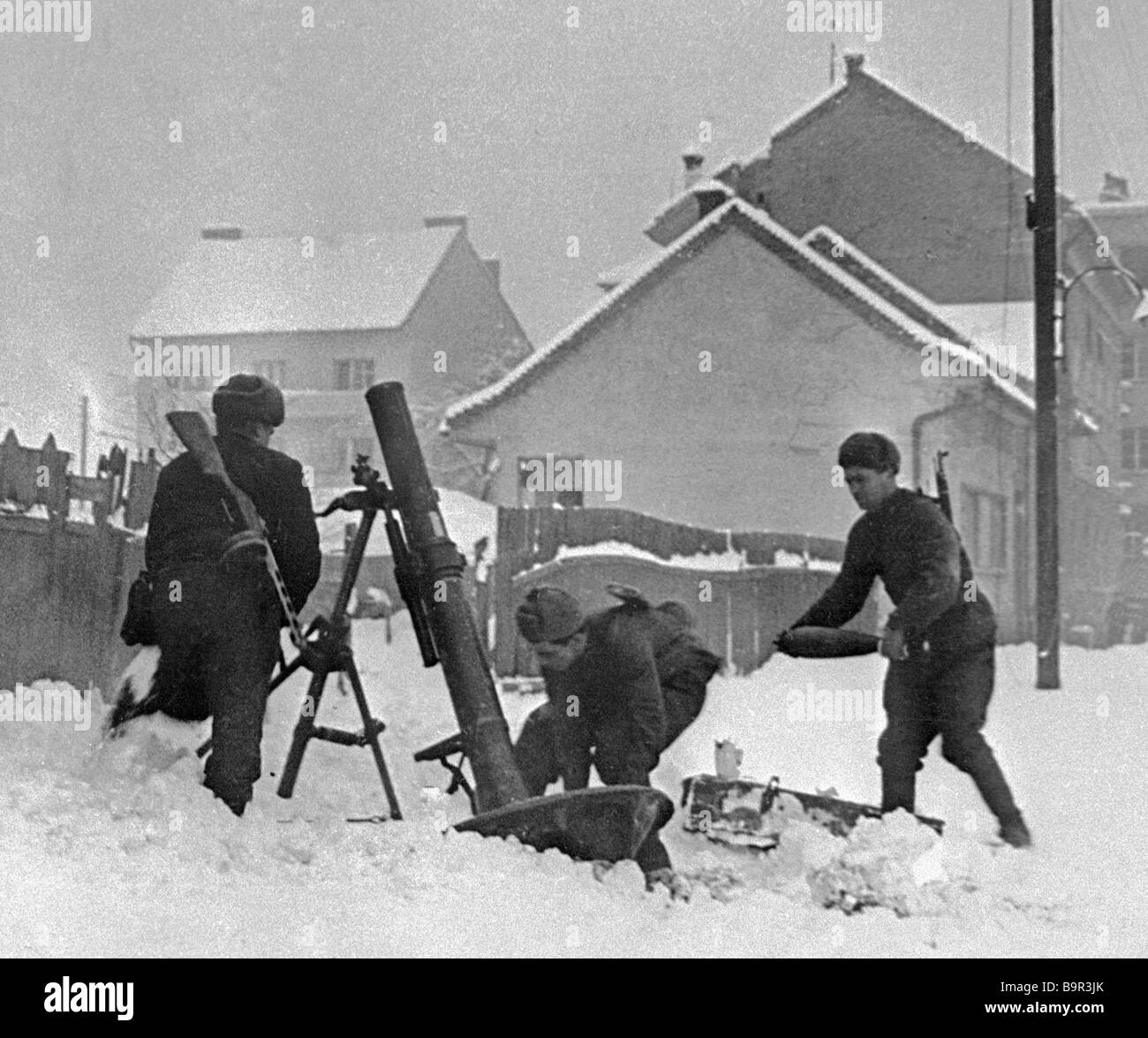 Soviet mortar crews in Budapest Stock Photo - Alamy