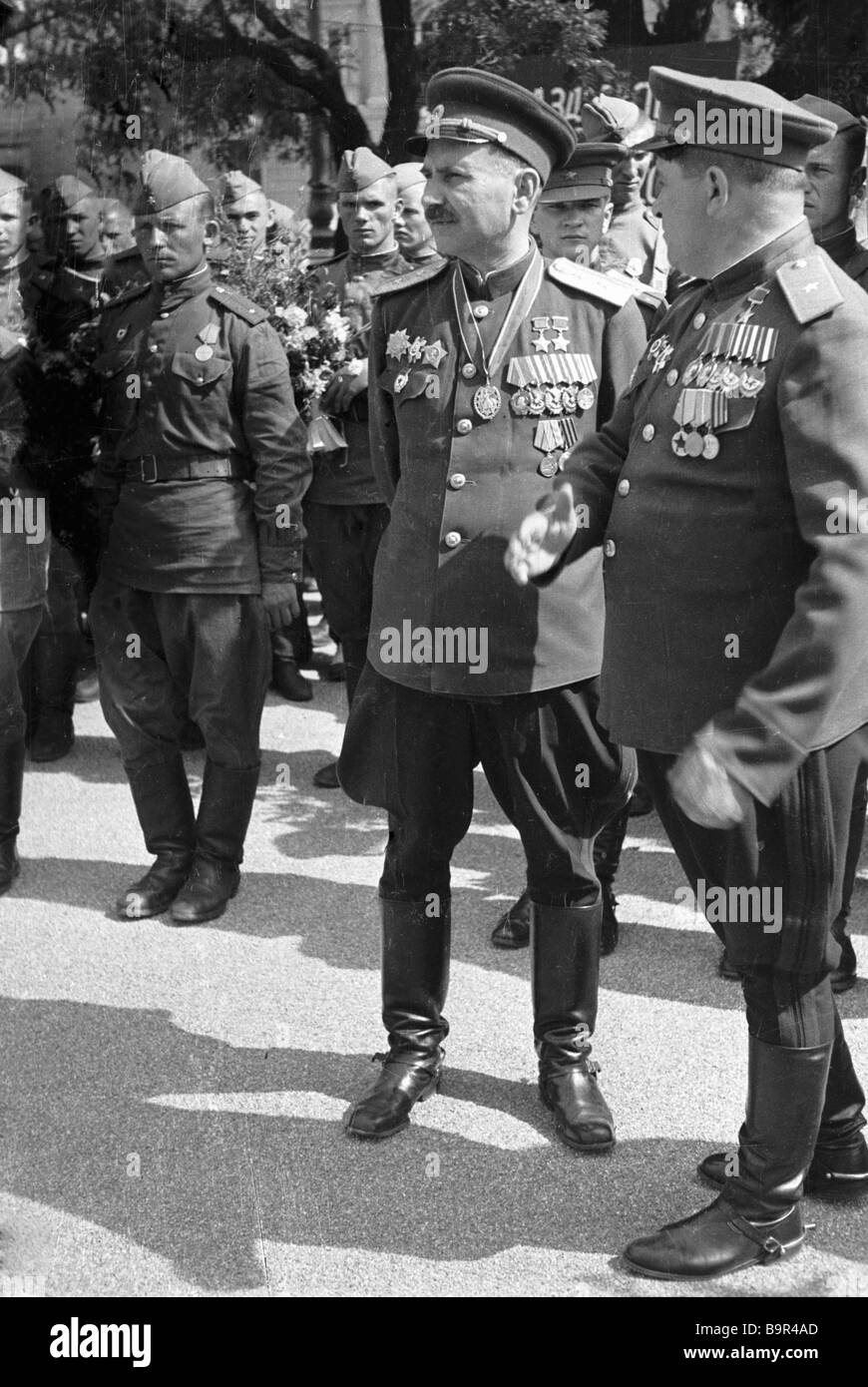 Soviet generals meet at the Victory parade Stock Photo - Alamy