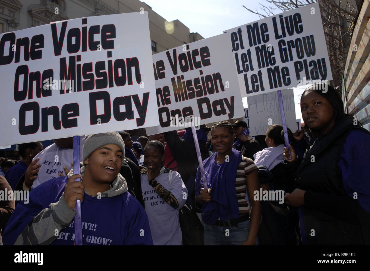 Hundreds of high school students march to raise awareness to reduce ...