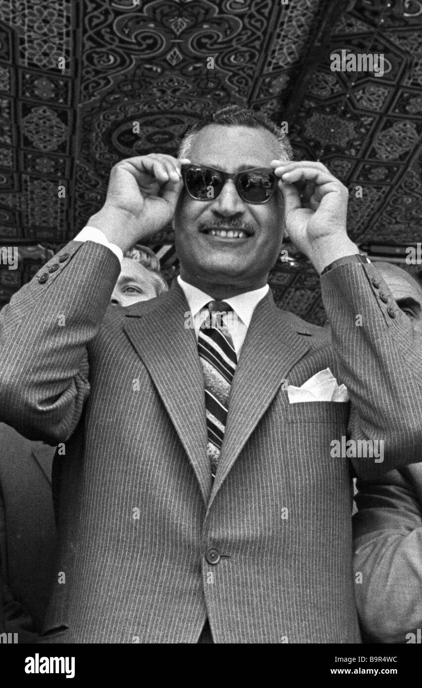 Gamal Abdel Nasser watching the damming of the Nile Stock Photo - Alamy
