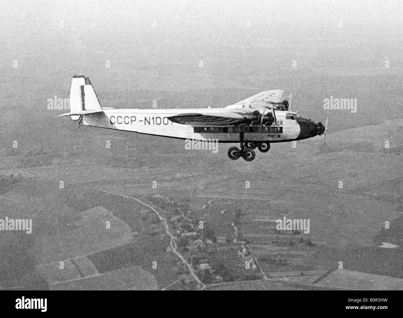 AN 14 aircraft en route Moscow Leningrad Stock Photo - Alamy