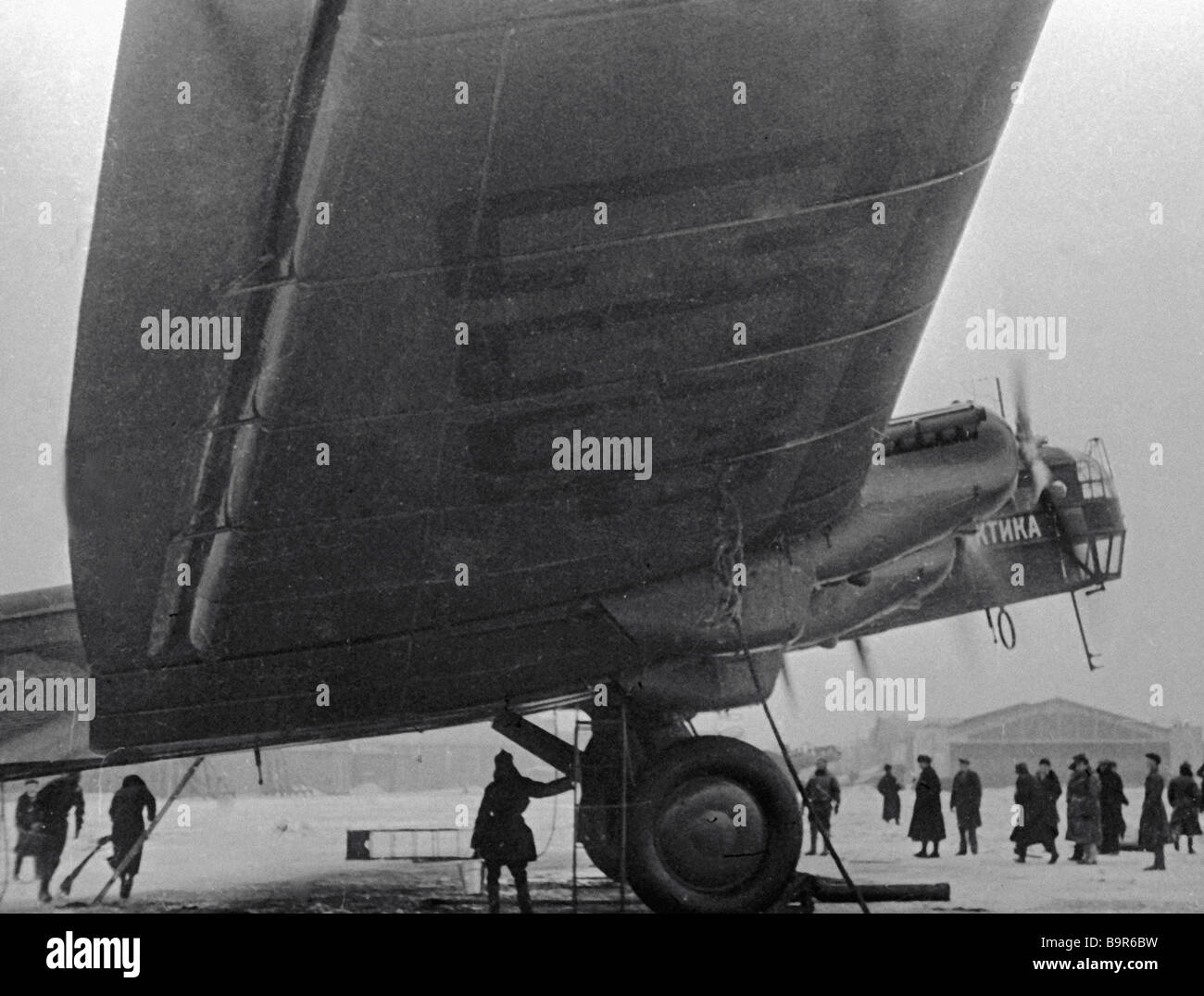 Expedition to rescue the crew of the steamer Chelyuskin Stock Photo - Alamy
