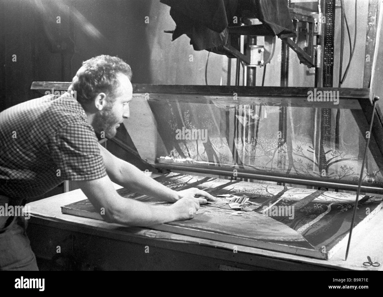 Cartoonist Yury Norshtein making the Go to Nowhere cartoon based on a ...