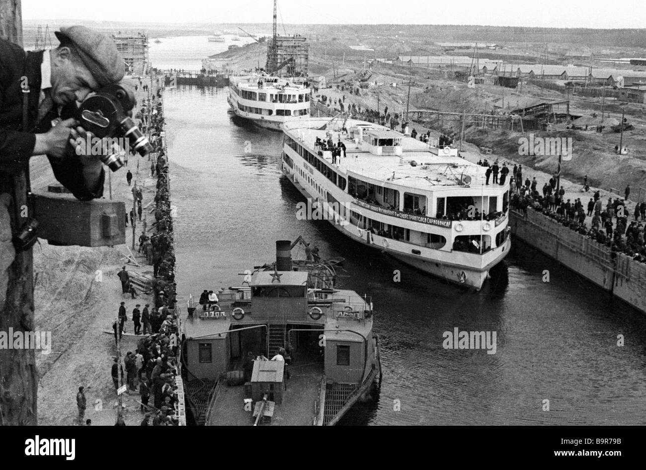 First ship enters lock on the Moscow Volga Canal Stock Photo - Alamy