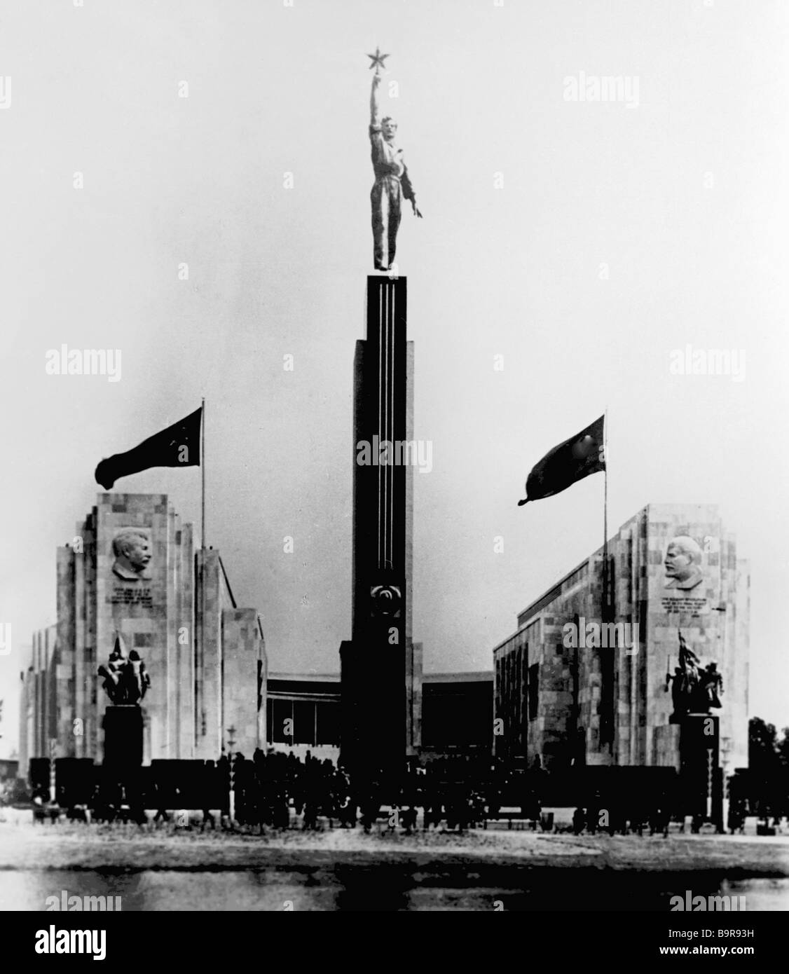 The Soviet pavilion at the World Exposition in Paris Boris Iofan and ...
