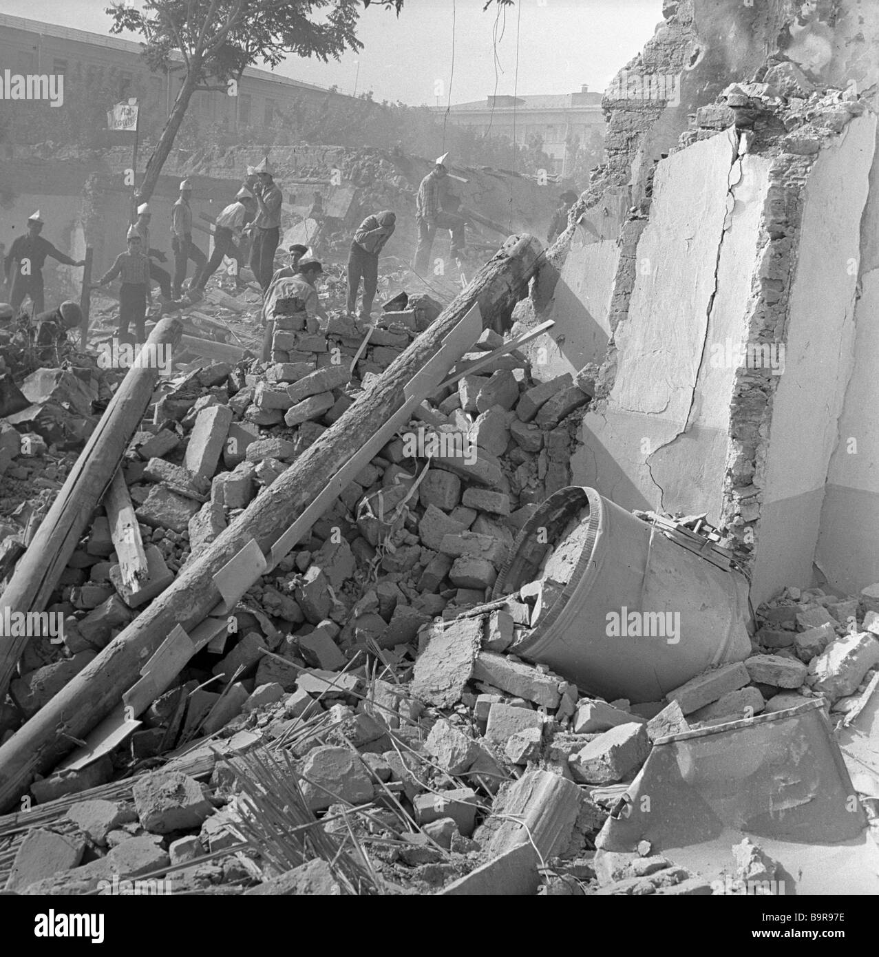 Post Earthquake Stock Photos & Post Earthquake Stock Images - Alamy