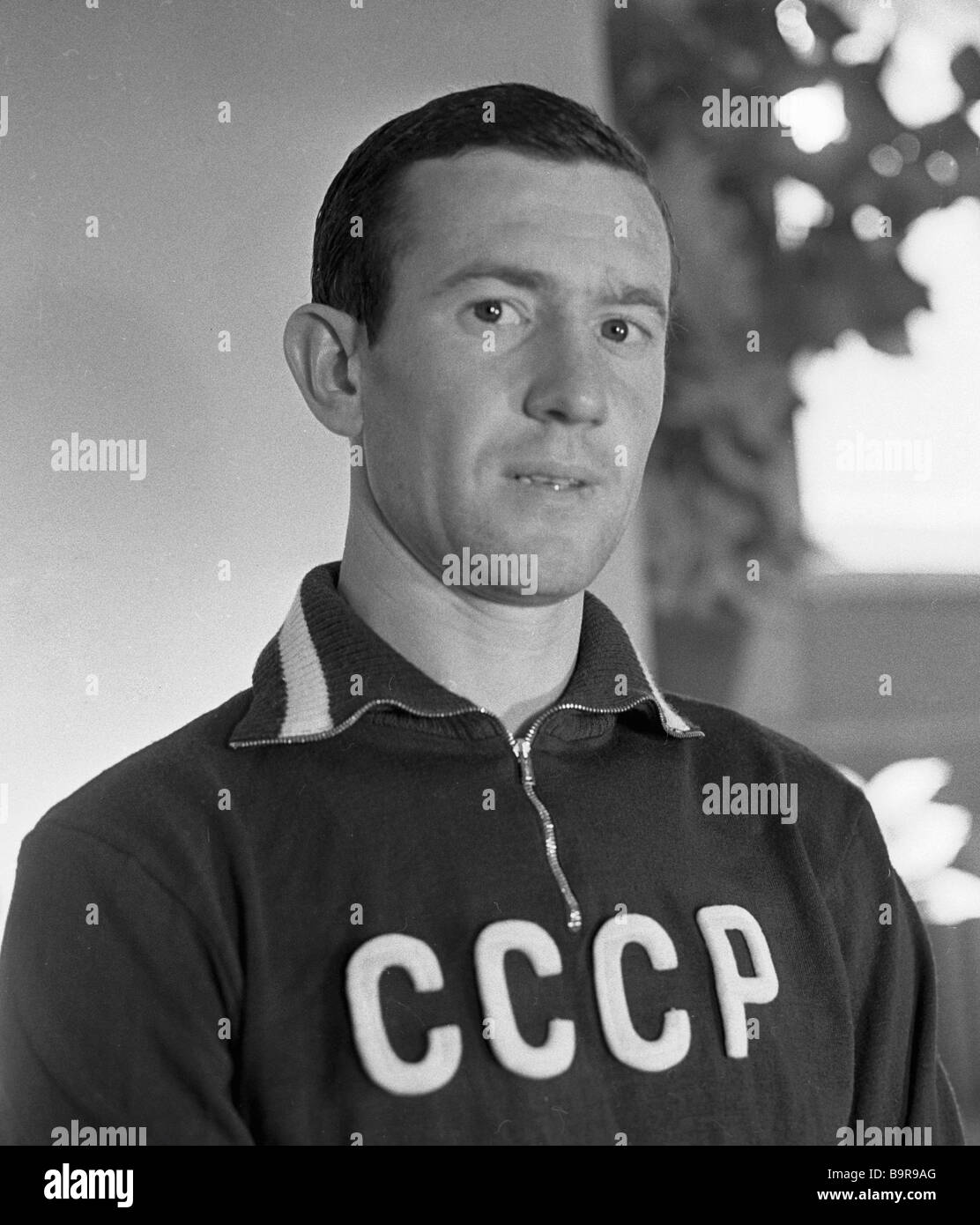 Igor Chislenko Soviet soccer team forward Stock Photo - Alamy