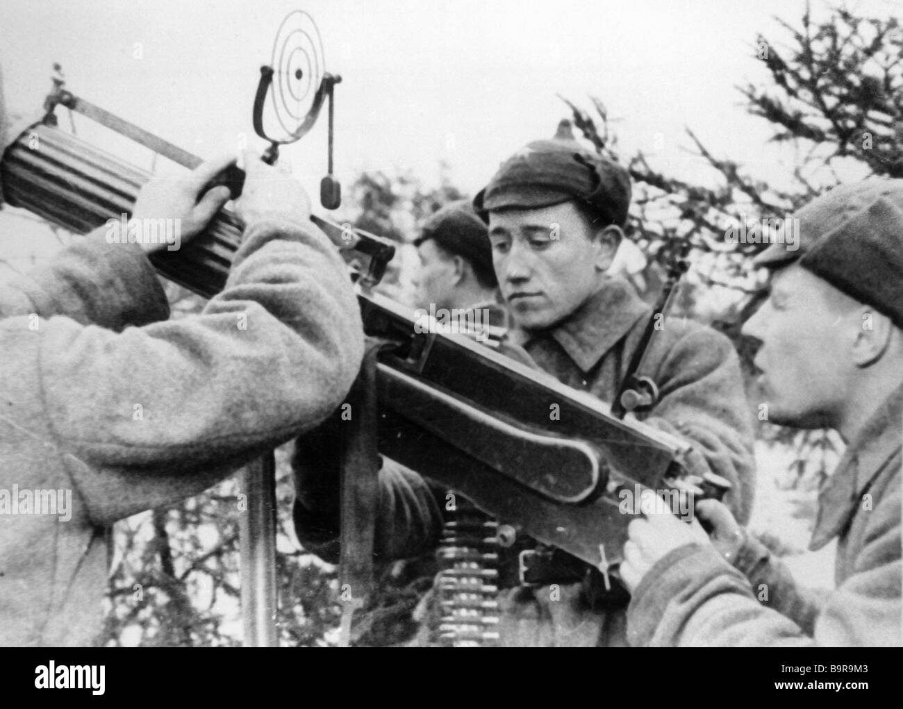 Red Army ready anti aircraft machine gun for action Stock Photo - Alamy