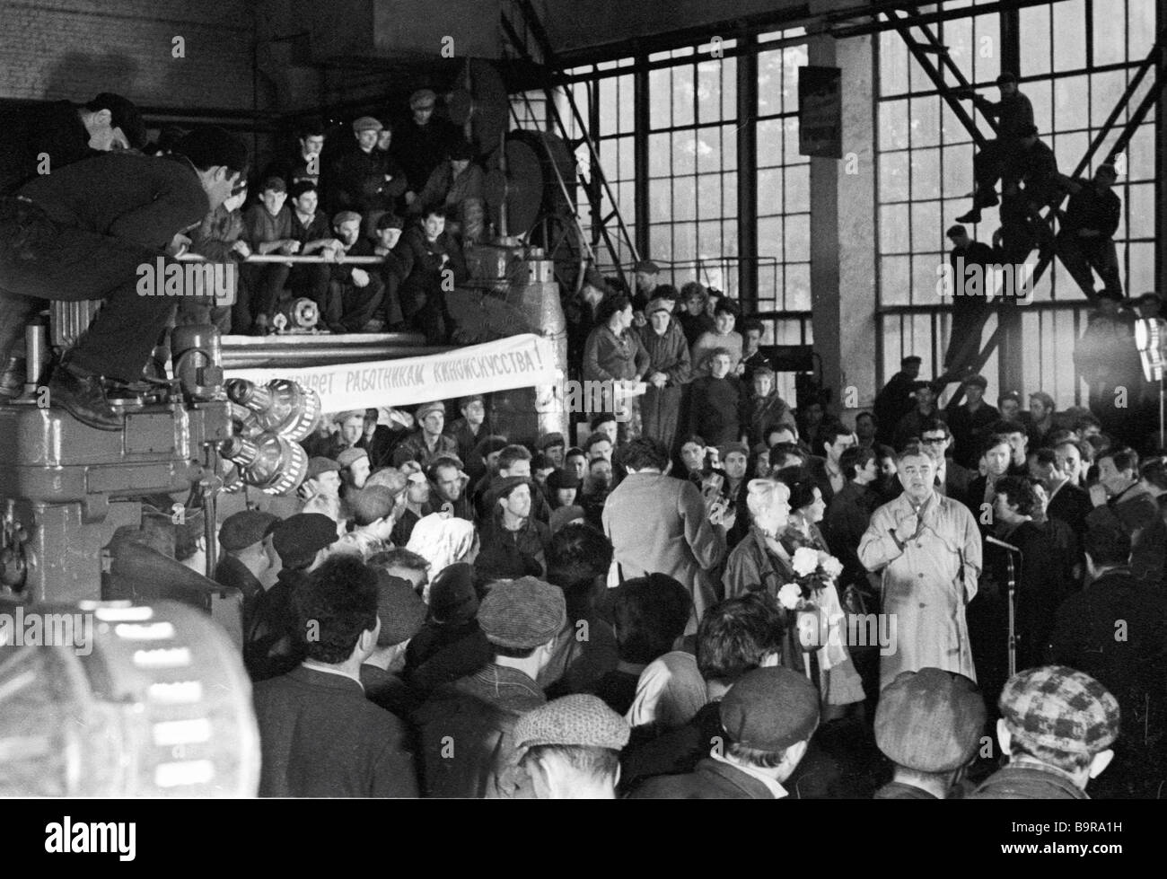 Actor Mikhail Kuznetsov People s Artist of the RSFSR meeting with the ...