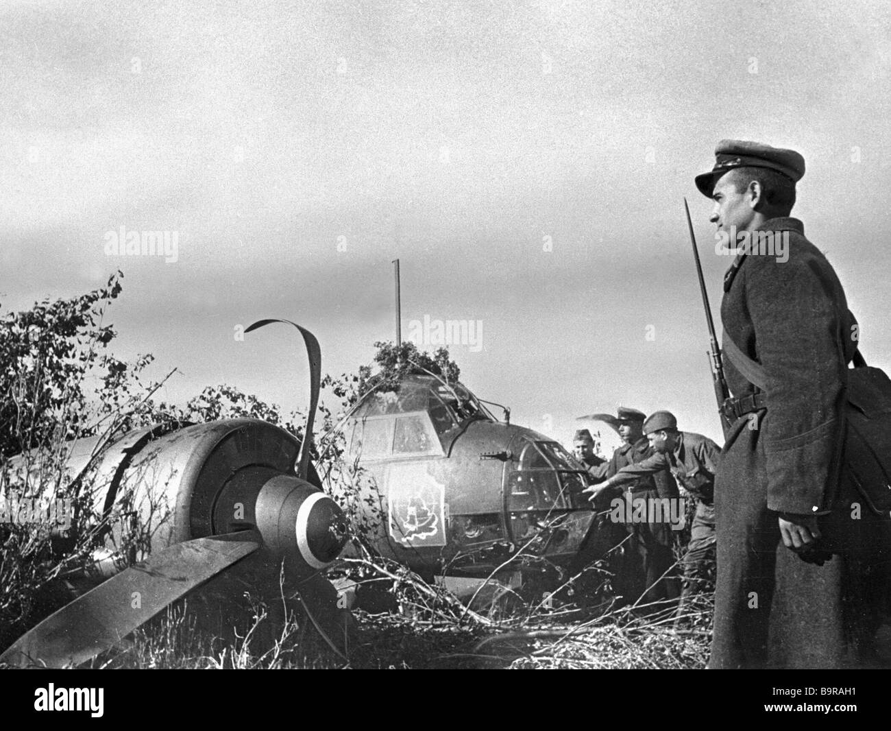 A sentry near a downed Nazi plane in Kiev Stock Photo - Alamy