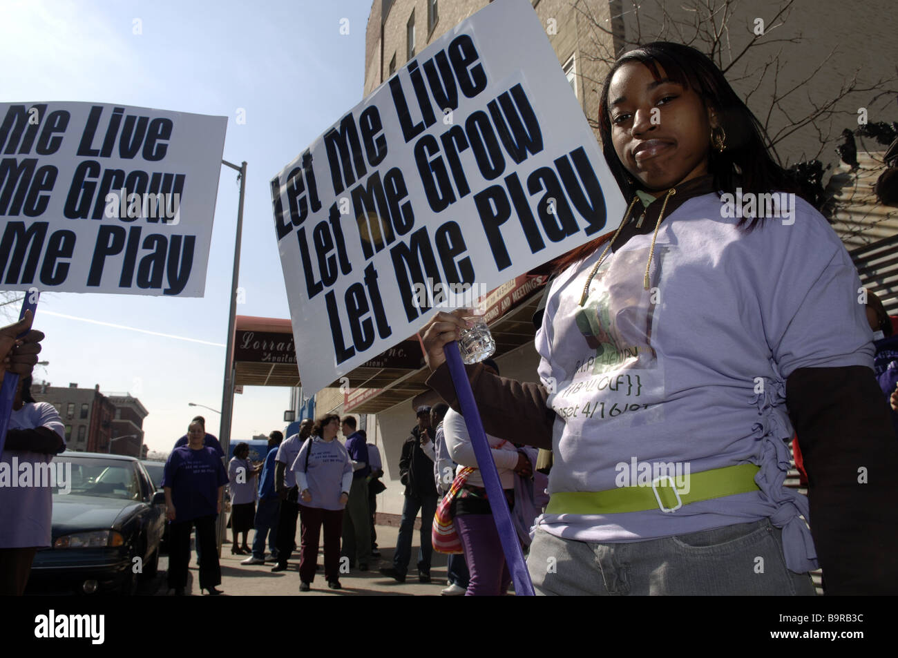 Hundreds of high school students march to raise awareness to reduce ...