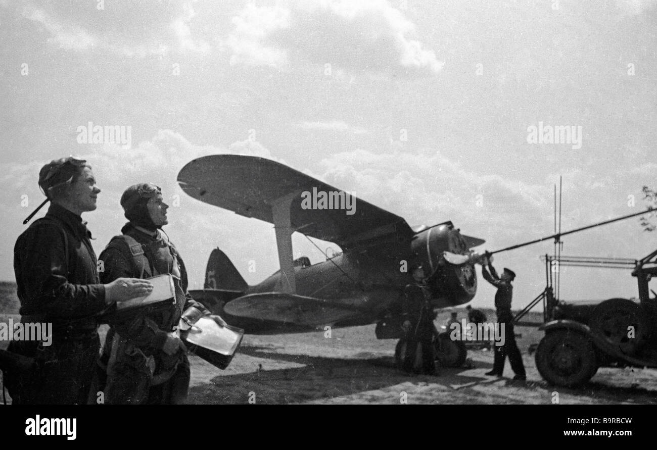 Pilots getting ready for a combat flight Stock Photo - Alamy