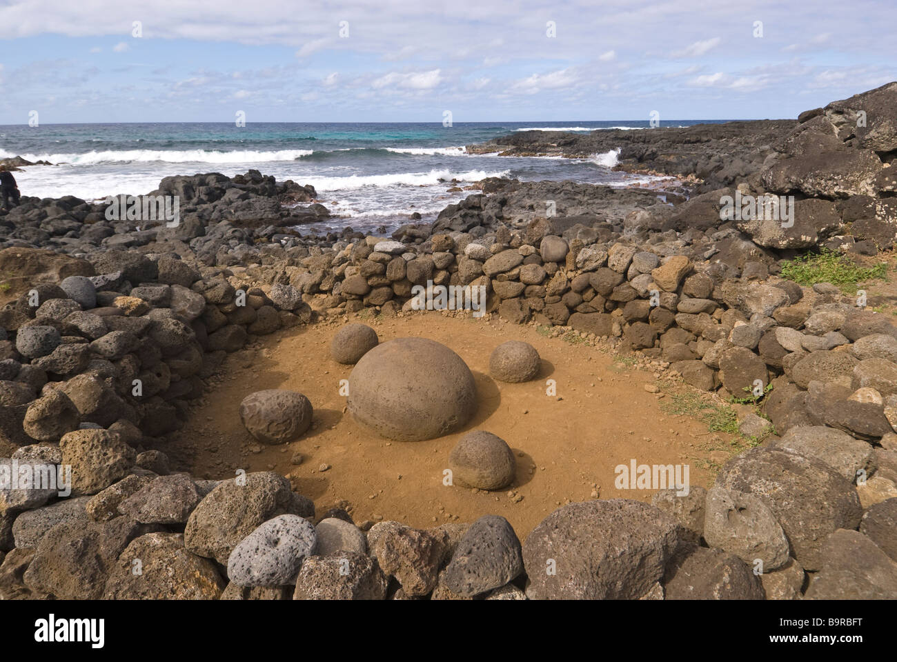 Elk198 5219 Chile Easter Island Ahu Te Pito Kura magnetic stone circle ...