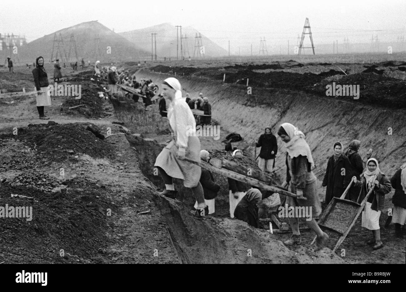 Women digging antitank trenches Stock Photo - Alamy